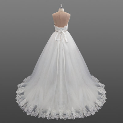 Sleeveless White Ladies Wedding Dresses With Exquisite Lace Material