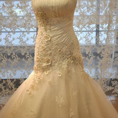 2019 New Elegant and Aesthetic Lace Style Fishtail Tail Wedding Garment