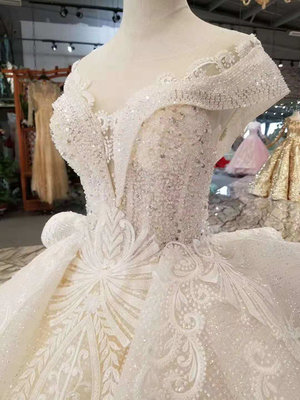 Customizable Ivory-tailed Hand drilling Wedding Dress with Lotus Edge and Retro Palace Tail