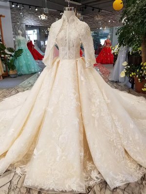 2018 hot selling Luxury long-sleeved Ivory White Retro applique shawl wedding dress