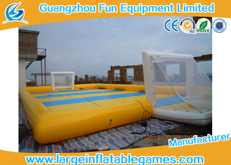 Campo de deportes inflable del PVC de la prenda impermeable 0.9m m, campo de fútbol inflable