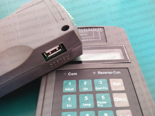 Indicator tester with high precision load cells simulator