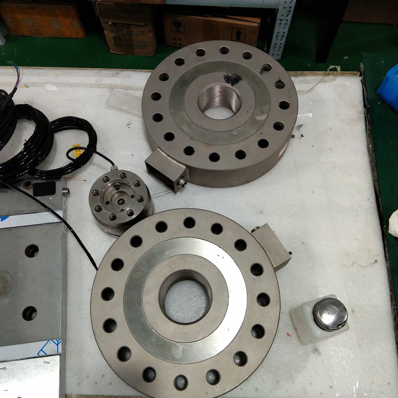 tension and compression sensor with pancake type