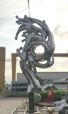 Handicraft Stainless Steel Garden Sculptures Color Customized With Surface Finish Painted