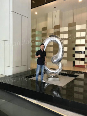 Polished Surface Circle Shape Abstract Outdoor Sculpture For Malaysia Hotel Decoration