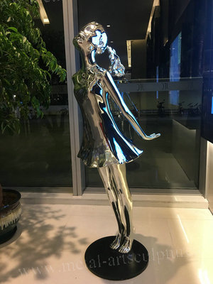 Shopping Mall Stainless Steel Sculpture Human Shape OEM / ODM Available