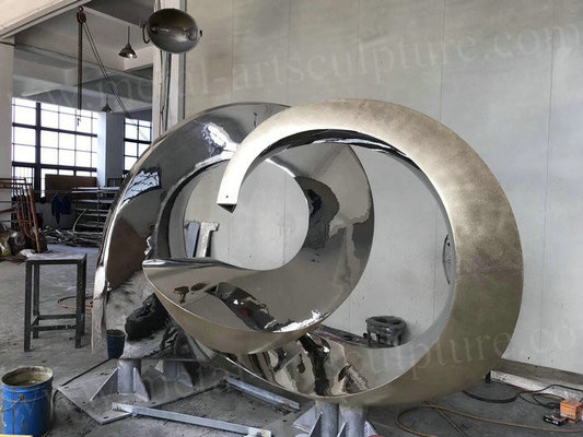 Modern Stainless Steel Sculpture Curve Shape 4m Height Outdoor Ornaments