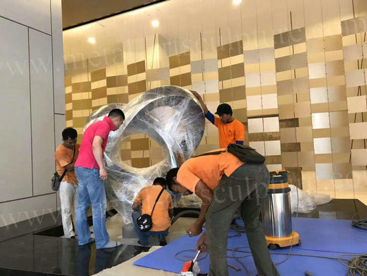 Mirror Surface Circle Shape Large Outdoor Sculpture For Malaysia Inter Hotel Ornaments
