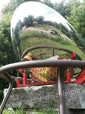Egg Shape Modern Outdoor Sculpture Surface Polished Garden Ornaments ODM Accept