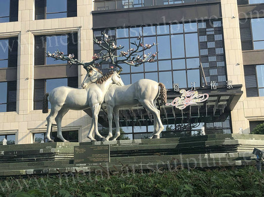 Cute Fiberglass Modern Outdoor Sculpture Beautiful Animal Deer Shape As Hotel Decoration