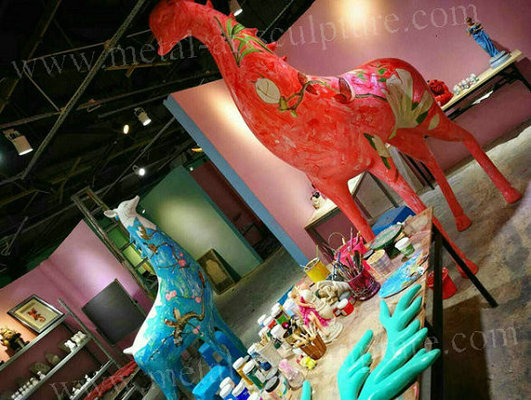 Giraffe Shaped Fibreglass Garden Statues , Handmade Fiberglass Deer Statues