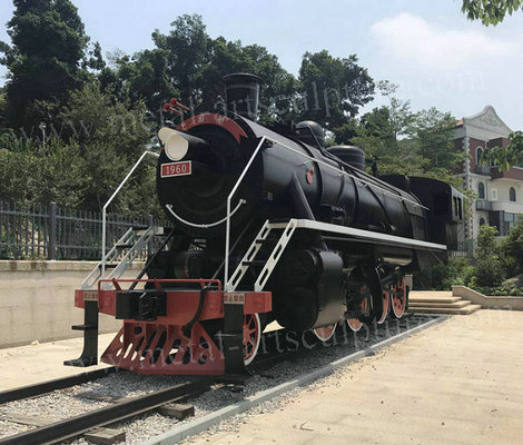 Welding Large Outdoor Statues / Metal Locomotive Sculpture For Theme Park