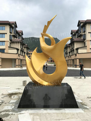 Golden Abstract Metal Garden Sculpture Handcraft Painted With Customized Size