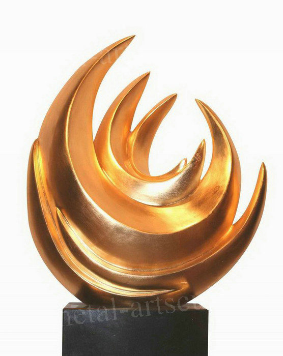 Circle Shape Contemporary Garden Sculptures Gold Color For Office Decoration