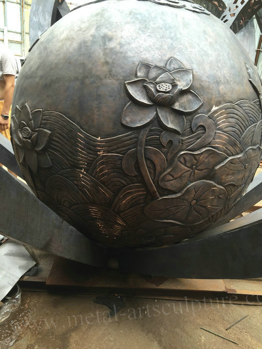 Ball Shaped Famous Bronze Statues , Color Painted Bronze Garden Statues