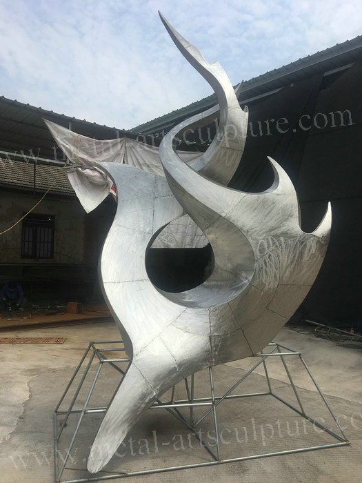 Handicraft Polished Stainless Steel Sculpture Residence Decoration 200cm Size