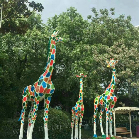 Economic Fiberglass Animal Sculptures Giraffe Shape For Zoo Decoration