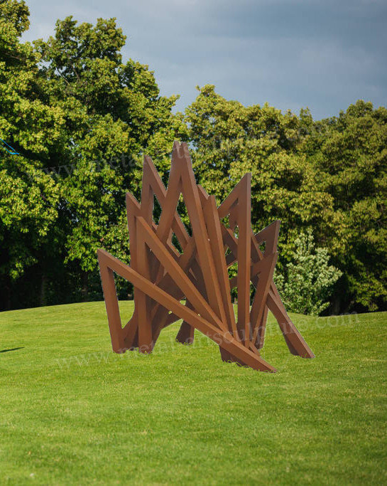 Abstract Rusty Corten Steel Lawn Statue Triangle Sculpture With Corrosion Stable Feature