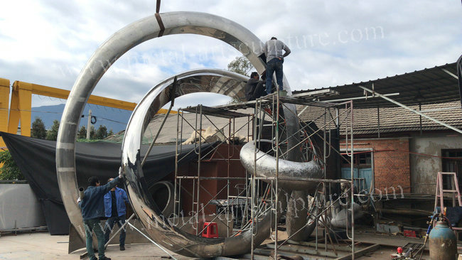 Contemporary Famous Abstract Sculptures Decorative With Art Craft Design