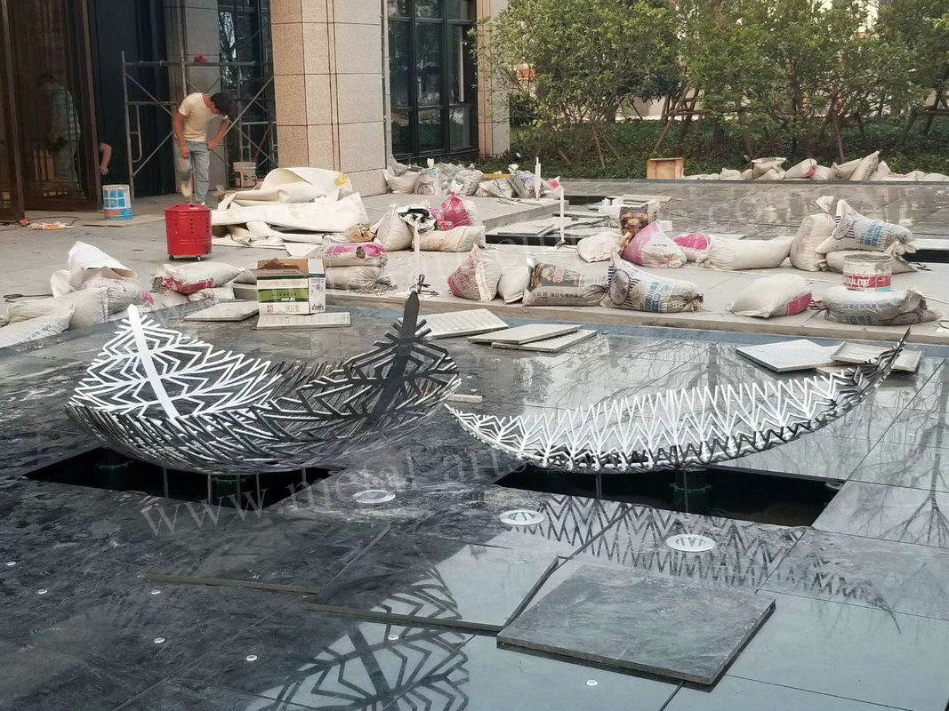 Hollowed Design Stainless Steel Leaf Garden Art Sculpture For Public Decor