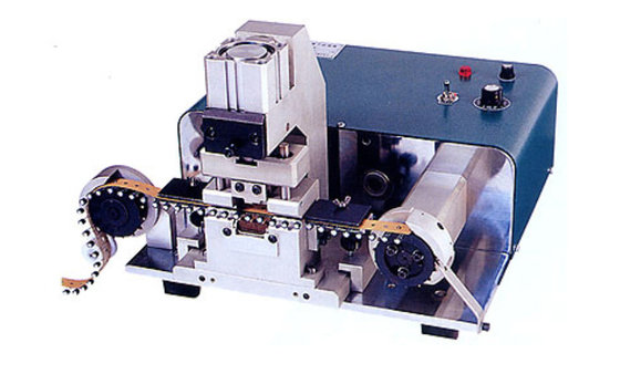 Il livello ha legato esattamente il cavo con un nastro radiale precedente con il calibro ML-305 15mm/di 12.5mm