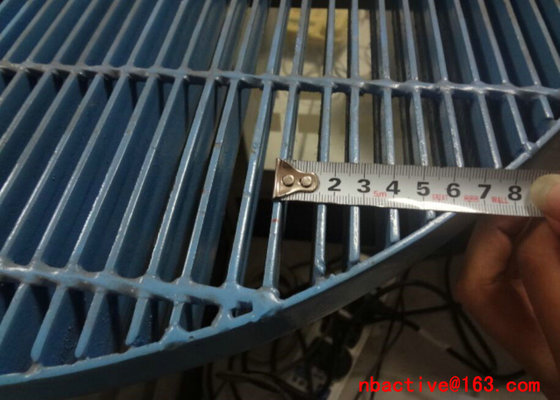 Close Mesh Grating