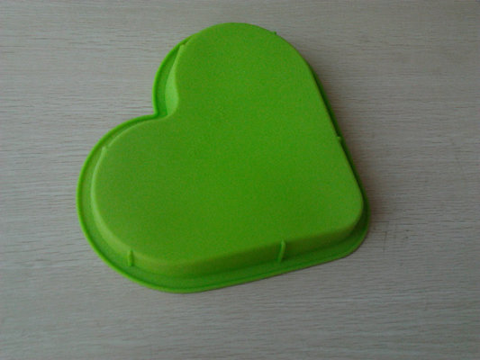 Recycled Green Heart Silicone Cake Mould , Non-toxic Cold-resistant Cake Pan