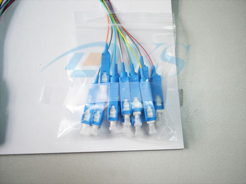 Corde de correction optique bleue de fibre de MPO FTTX avec les olives en céramique
