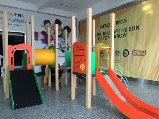 Plastic Wood Outdoor Children Playground Equipment With Climbing Net supplier
