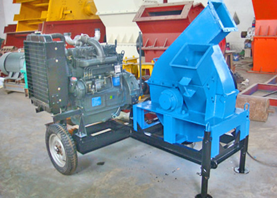 Portable Wood Chipper Machine , Movable Industrial Chipper Shredder Equipment
