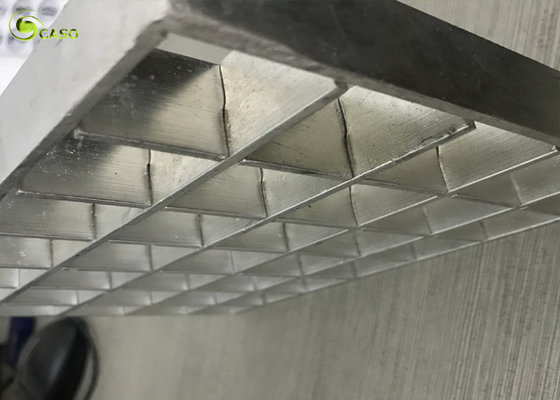 China Galvanized Twisted Cross Bar Gutter Walkway Steel Bridge Deck Grating Frame supplier