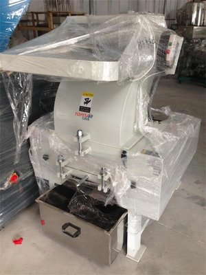 High Efficiency Plastic Crushing Machine Recycling Unit With SKD - 11