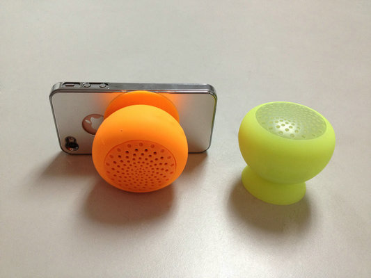 Eco-friendly Suction Cup V2.1 + EDR 2 Color LED Rechargeable Bluetooth Speakers For Laptop, Computer