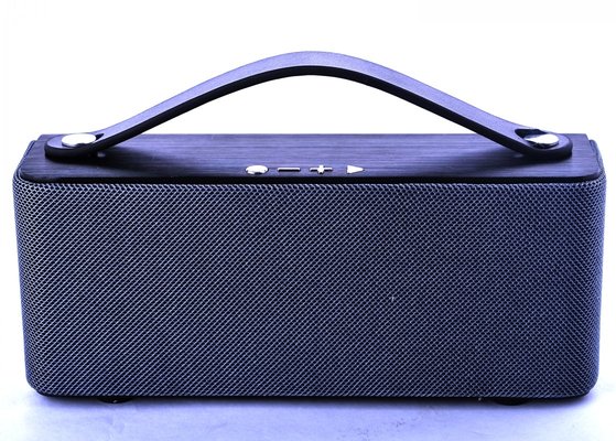 Colorful Steel Housing Rechargeable Bluetooth Speakers with Portable Handle