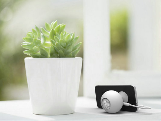 Indoor Outdoor Active Mini iPhone Bluetooth Speakers with Built-in Lithium-ion Battery