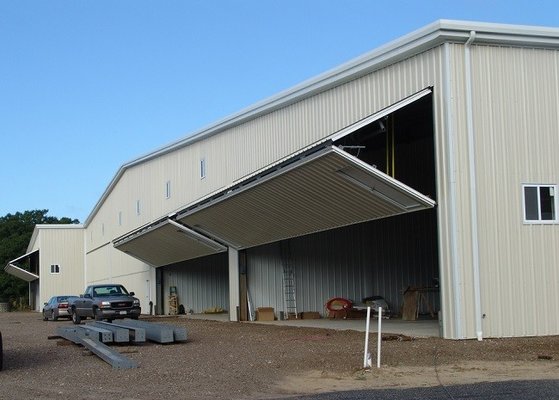 Light Portal Frame Steel Structure Hangar Bolts Connection Anti Seismic