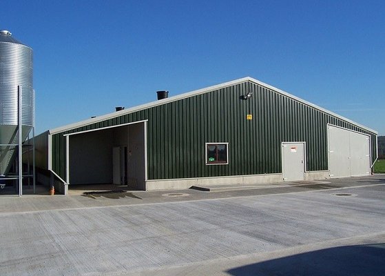 Movable Light Steel Structure Poultry House , Q235B / Q355B Poultry Farm House