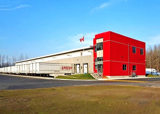 Clear Span Logistics Distribution Steel Warehosue With Translucent Wall Panels
