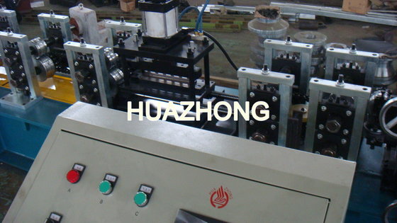Pneumatic Servo Flying Saw Cutting  Rolling Shutter Machine , Roof Making Machine