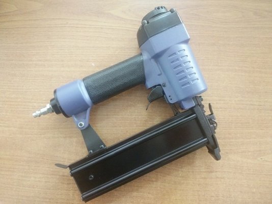 18 Gauge Finishing Nail Gun Pneumatic Brad Nailer 0.4 Mpa - 0.7 Mpa