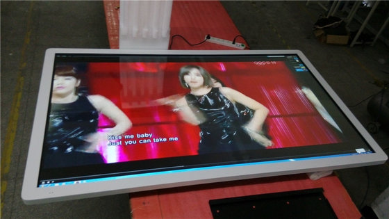 Remote control 84 Inch Wall Mounted Digital Signage Indoor energy saving