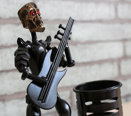 brush pot +  Robot craftwork Decoration