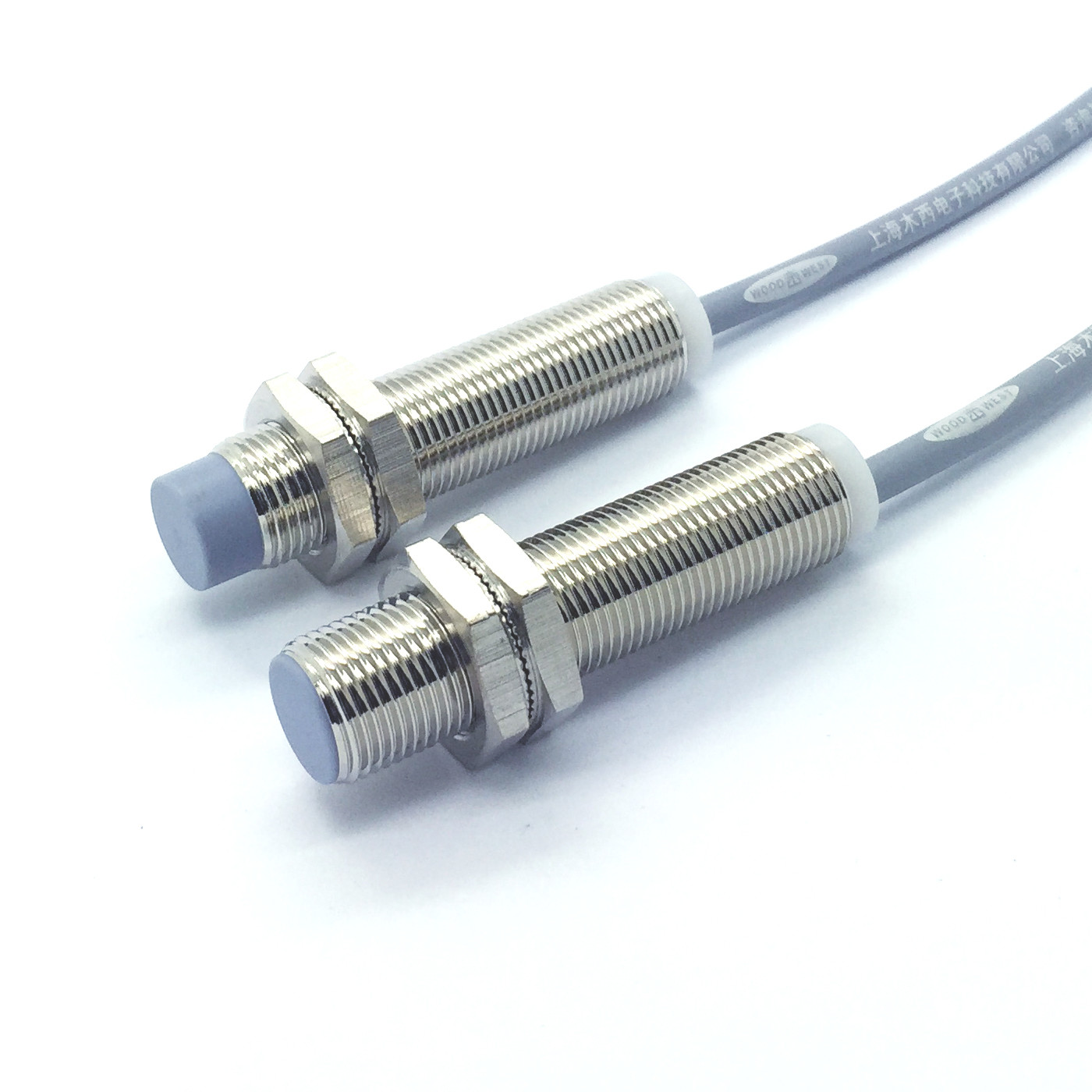 Inductive sensor close to switch NPN NO