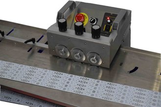 China PCB Depanelizer With Six Blades With Zero PCB Cutting Stress supplier