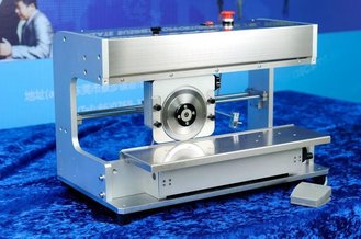 China Automatic PCB Separator Machine For PCB Board Cutting Assembly With Safe Sensor supplier