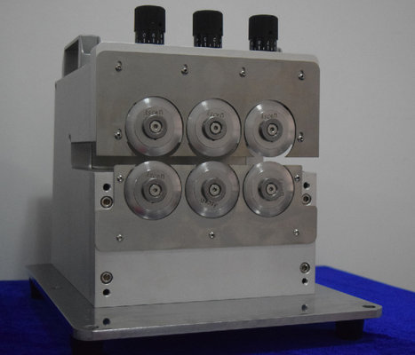 V Groove PCB Depaneling Machine Motorized PCB Separator With One Year Warranty supplier