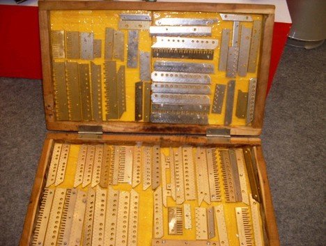 Zinc Alloy Stenter Machine Parts Gold , Matt Gold Nylon Pin Holder for Textile Printing machine