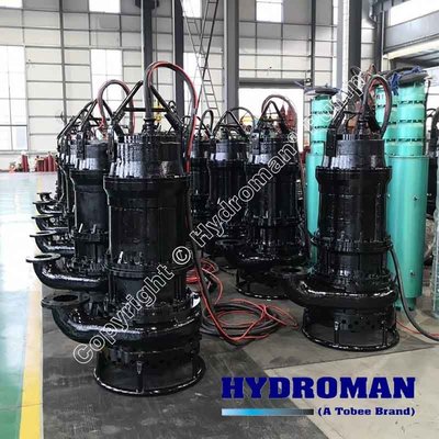 Submersible slurry pump with agitators