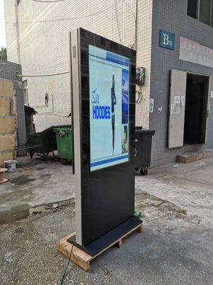 매우 얇은 옥외 LCD 디지털 방식으로 Signage 55&quot; 판금 물자 1개 년 보장
