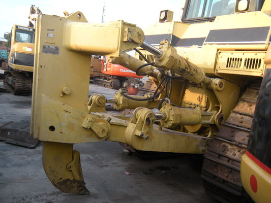 Used Caterpillar Bulldozer D8R with ripper year 2002 used 12067  hours